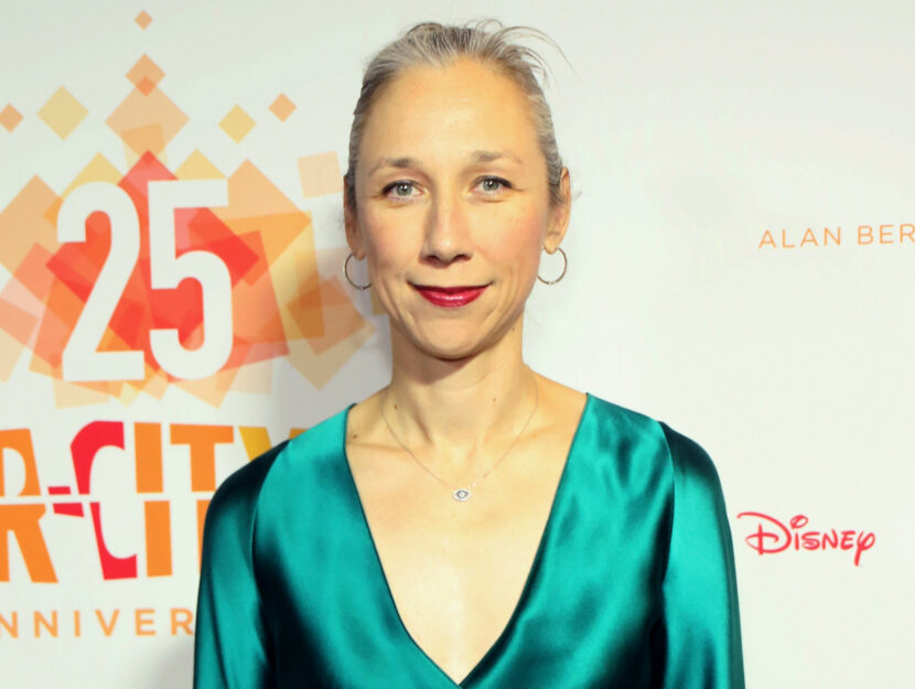 Alexandra Grant, i capelli bianchi e il messaggio body-positive - Donna ...