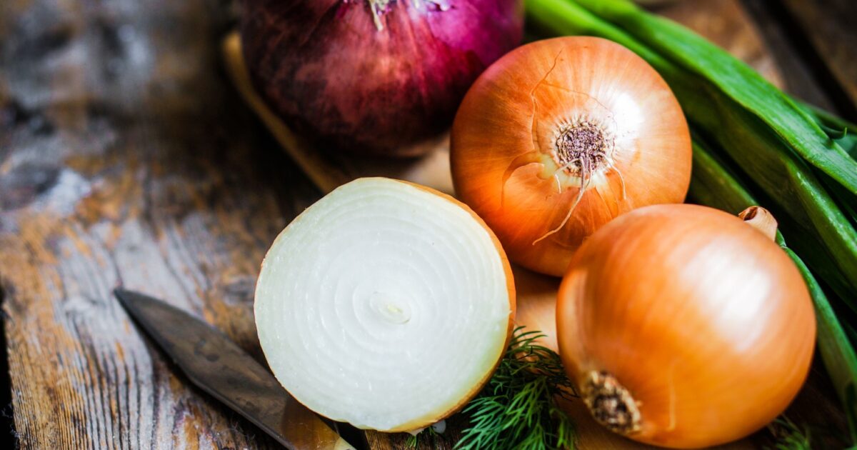Cipolla: proprietà, controindicazioni e calorie - Donna Moderna