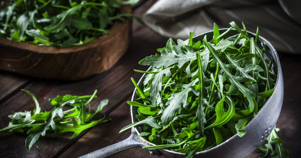Rucola cruda e rucola cotta: proprietà e controindicazioni - Donna Moderna