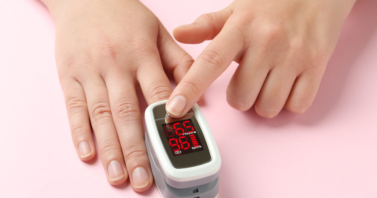 Saturimetro o pulsossimetro: cosa è, perché serve e quale comprare ...