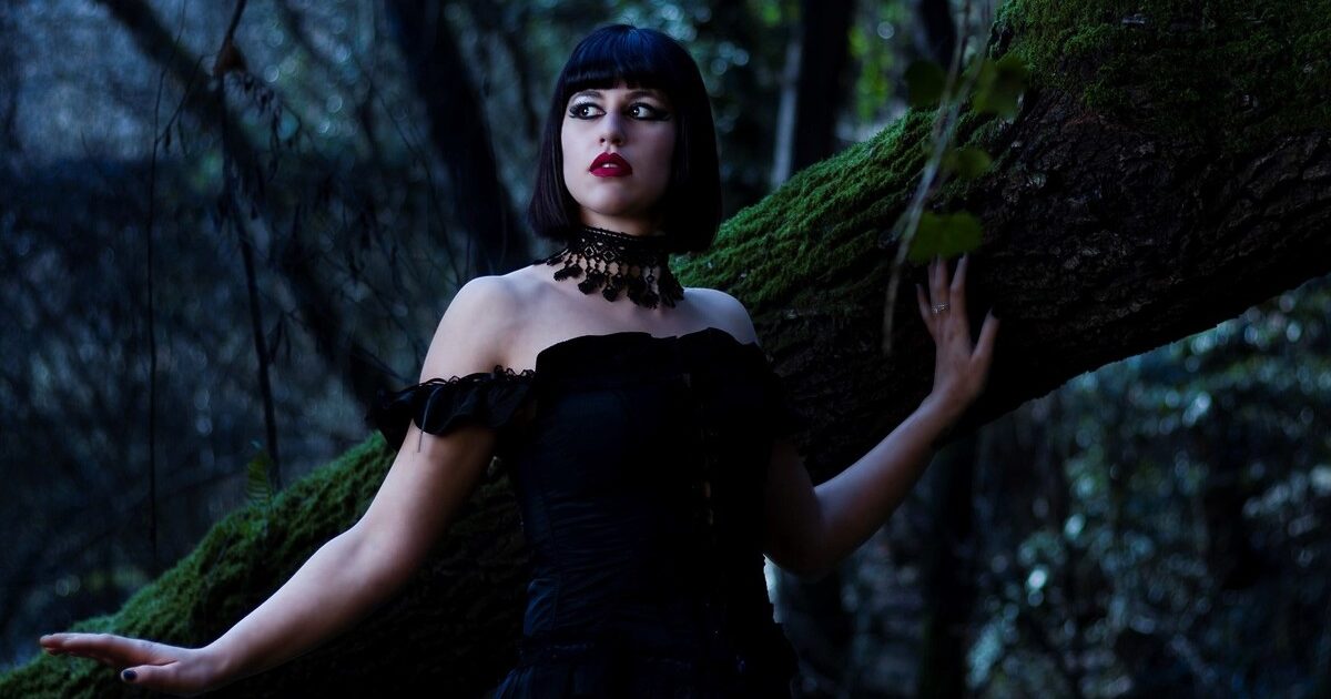 Hot Goth, storia e regole di uno dei fashion trend che spopolerà nel ...