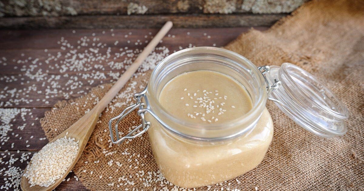 Salsa tahina: ricetta per farla in casa, dove comprarla e come usarla ...