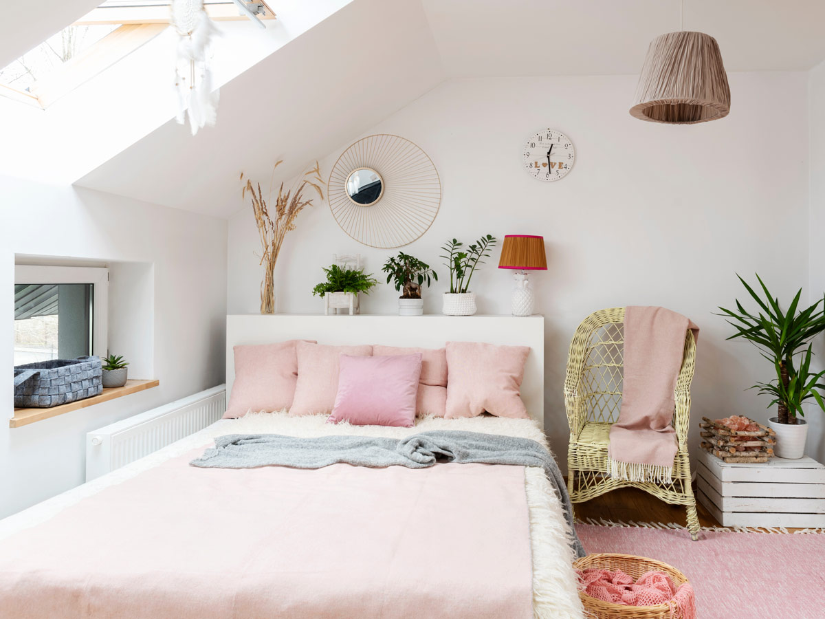 Come rivoluzionare la mansarda e trasformarla in una camera per gli ...