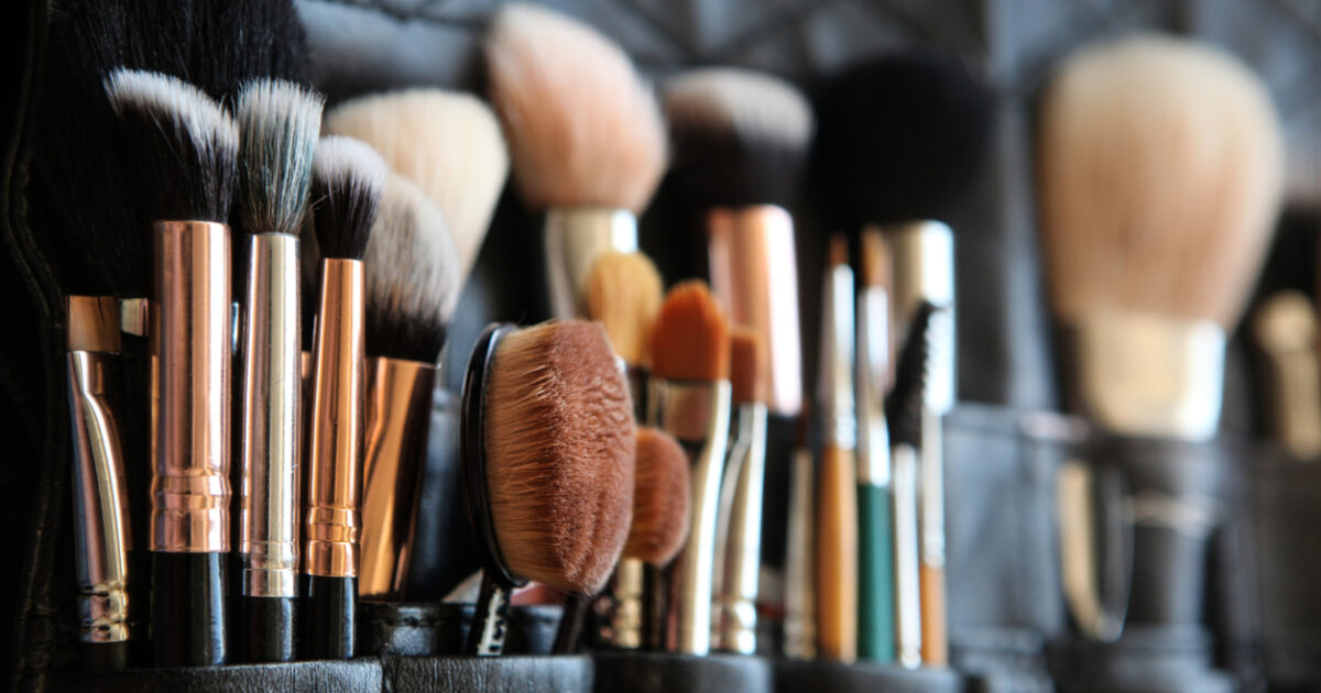 Come si puliscono davvero bene pennelli e strumenti di bellezza ...
