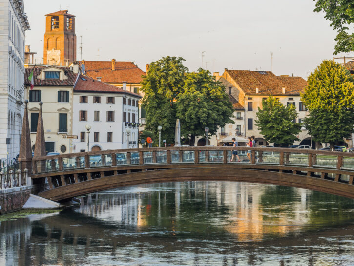 Treviso, la città che ama l’acqua: itinerari a piedi e in bici - Donna ...