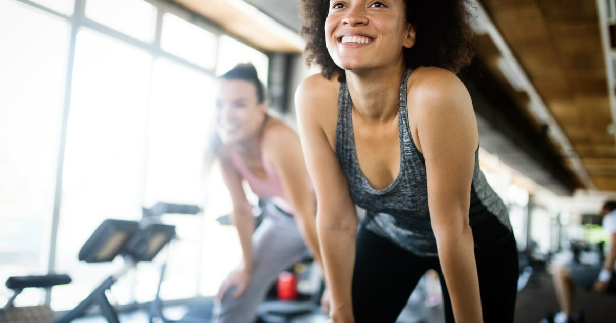 5 esercizi da fare se passi tutto il giorno in piedi - Donna Moderna