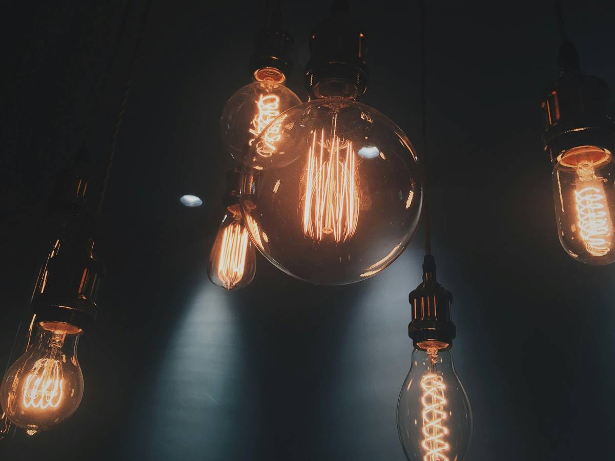 Come riconoscere i tipi di lampadine - Donna Moderna