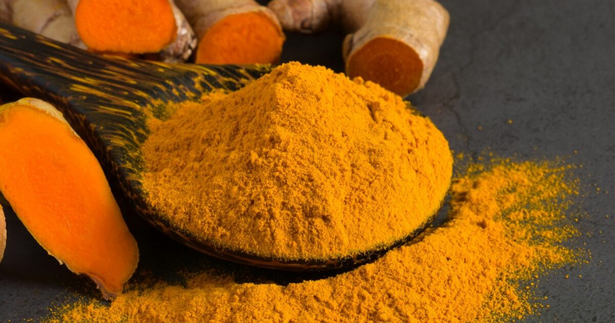 Come usare la curcuma per dipingere i tessuti - Donna Moderna