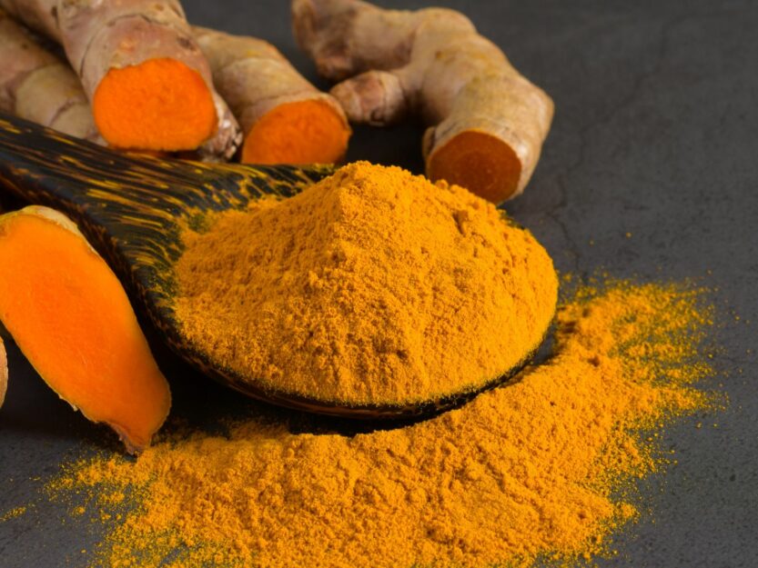 Come usare la curcuma per dipingere i tessuti - Donna Moderna
