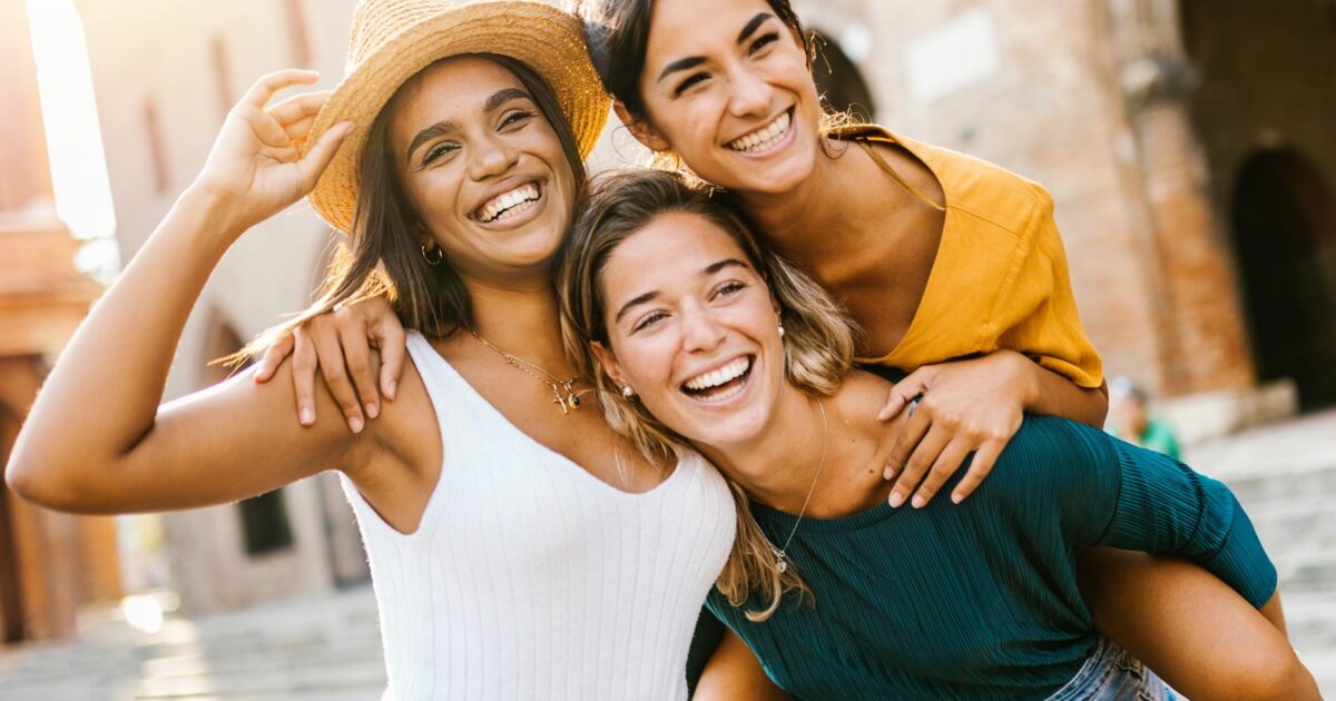Come si fa a far andare d'accordo delle amiche molto diverse tra loro ...