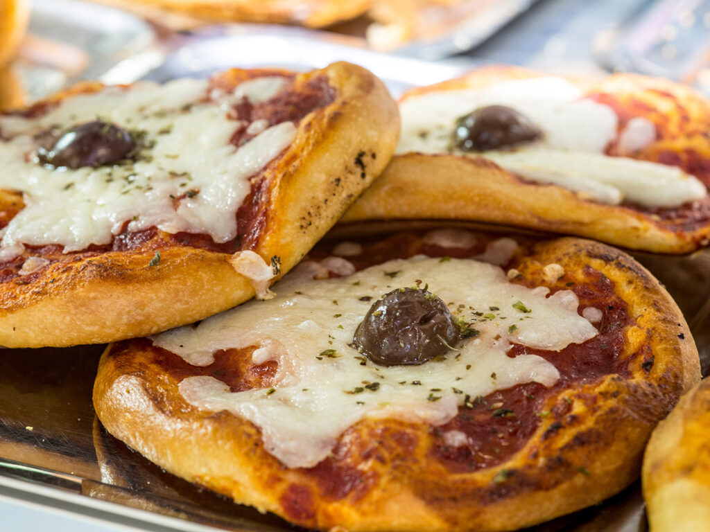 Pizzetta siciliana: la ricetta tradizionale - Donna Moderna