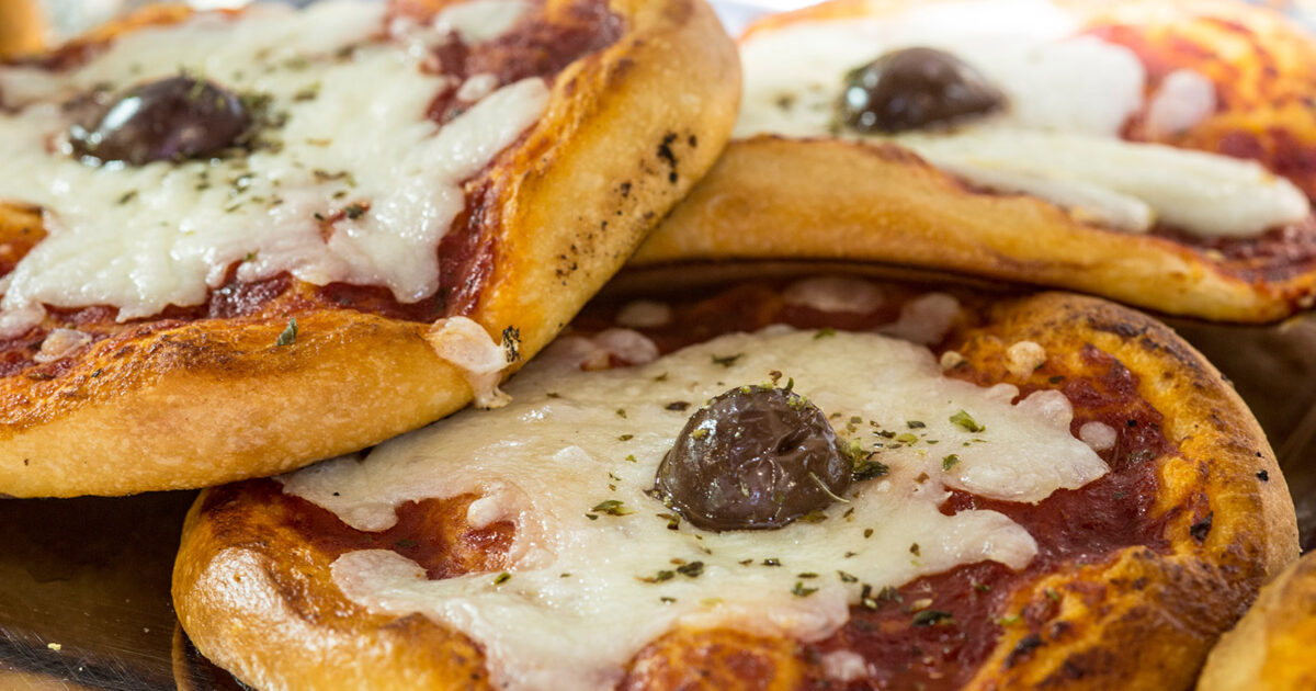 Pizzetta siciliana: la ricetta tradizionale - Donna Moderna