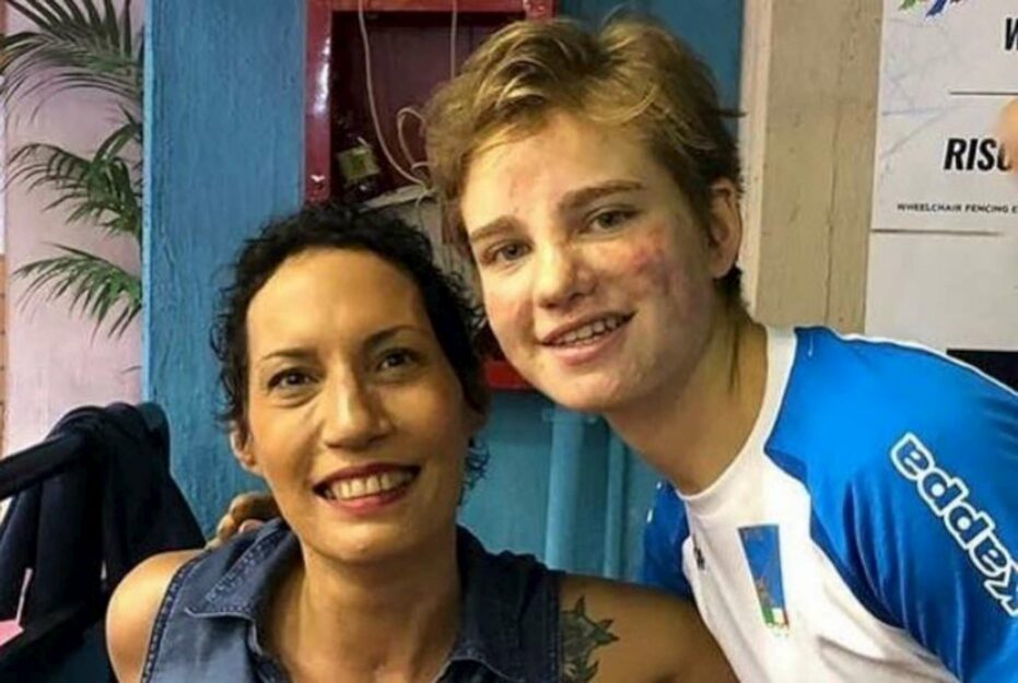 Perde gambe e braccia per diagnosi errata: aiutata da Bebe Vio - Donna ...