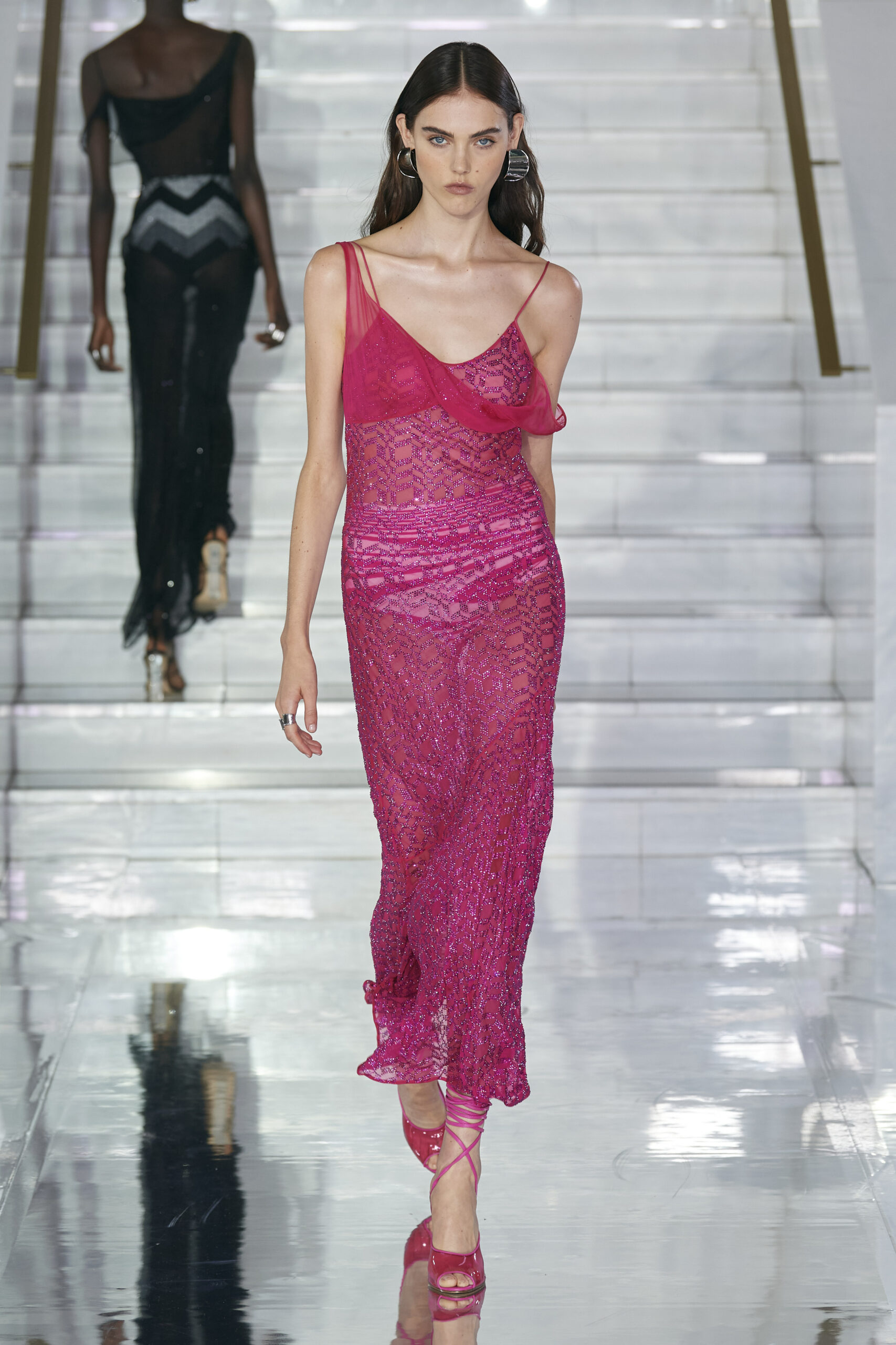 Moda primavera-estate 2023: come indossare il fucsia - Donna Moderna