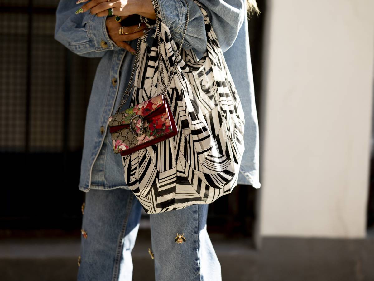 Borsa shopping: un tempo in plastica ora trendy in materiali eco ...