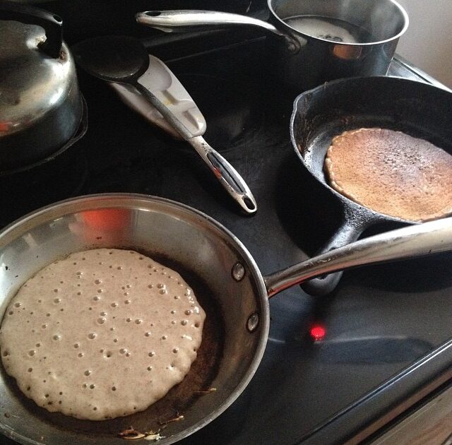 Come sistemare in modo ottimale le padelle in cucina - Donna Moderna