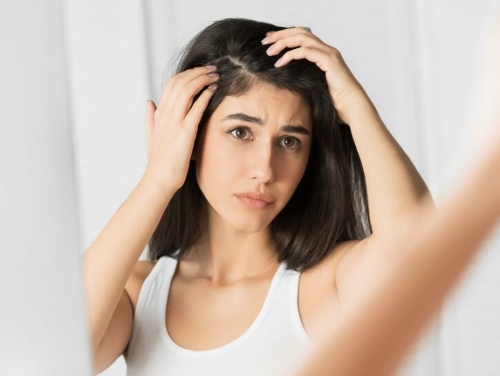 Come eliminare la forfora facilmente - Donna Moderna