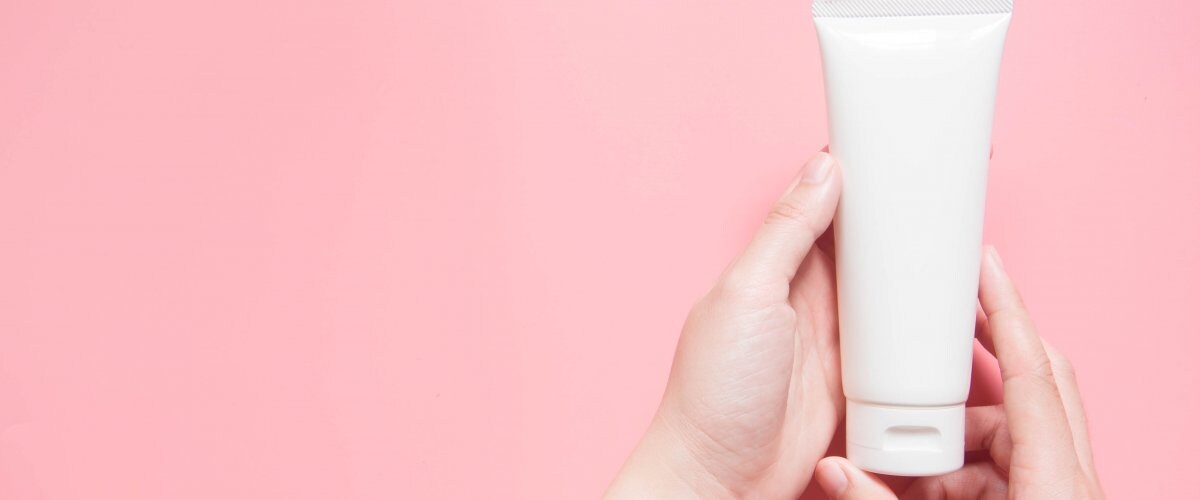 Macchie scure creme mani efficaci schiarenti | Trattamenti che ...