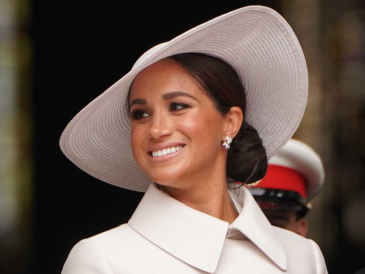 Meghan, l'ultima provocazione: trekking durante l'incoronazione di ...