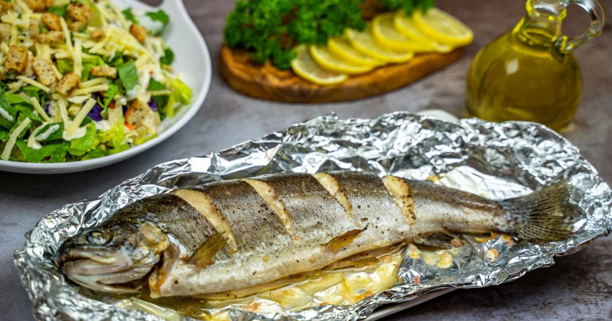 Come preparare una trota al forno - Donna Moderna