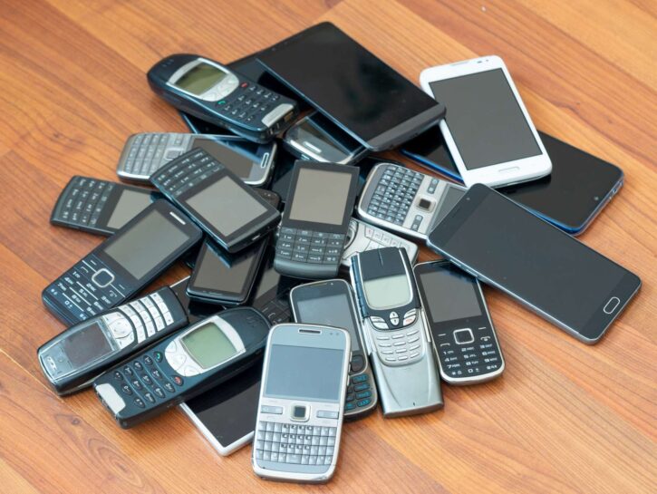 Fenomeno "dumb phone", i giovani tornano ai vecchi telefonini - Donna ...