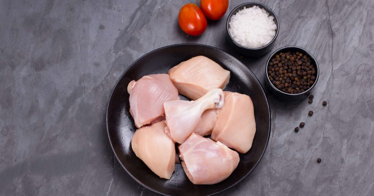 Come cucinare il pollo con latte di cocco, peperoni e curry - Donna Moderna