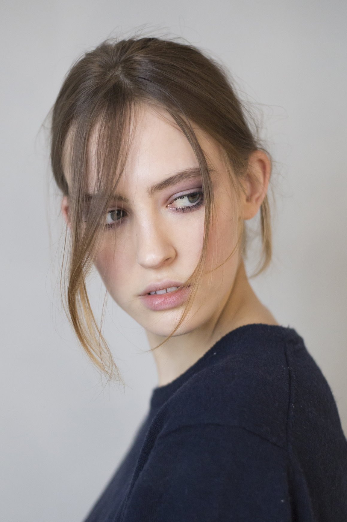 Capelli raccolti con ciocche davanti - Donna Moderna