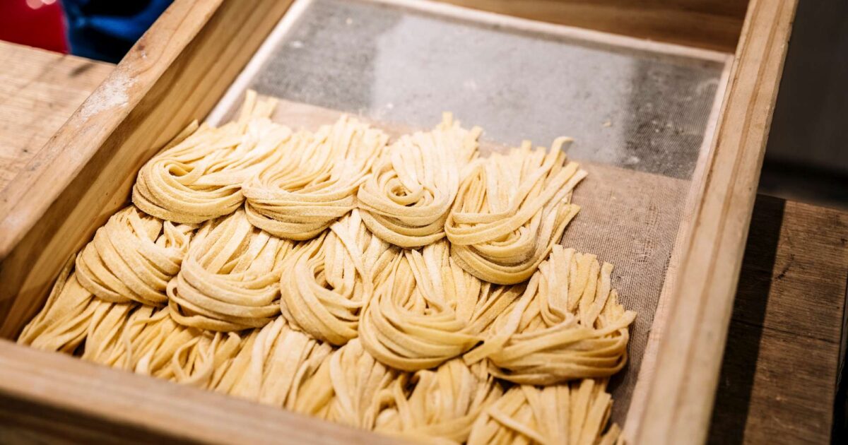 Come preparare un timballo di fettuccine - Donna Moderna