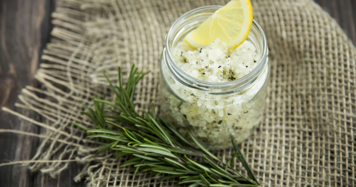 Come fare uno scrub naturale per il corpo: tre ricette - Donna Moderna