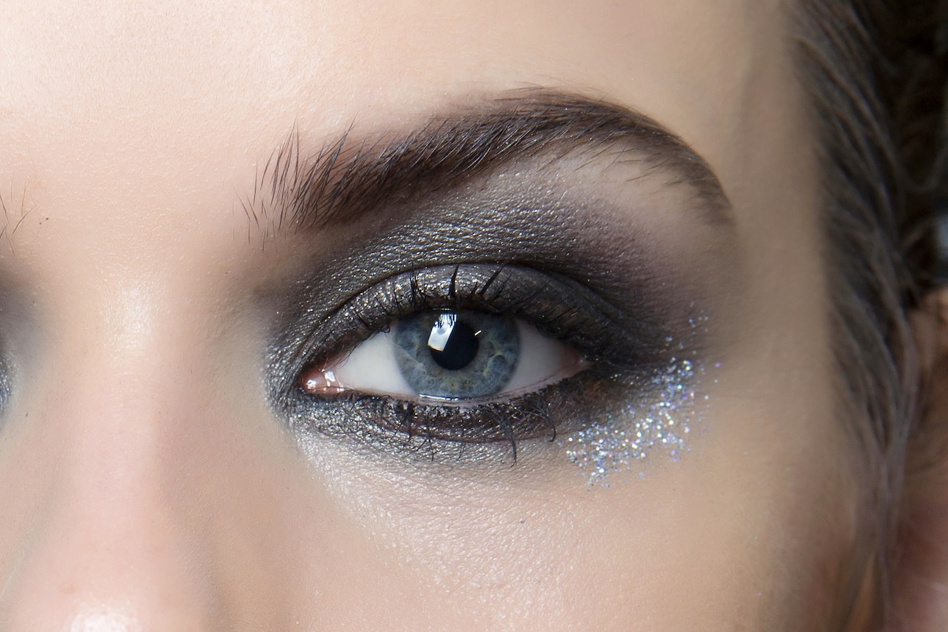 Trucco blu: ispirazioni di look per il 2024 - Donna Moderna