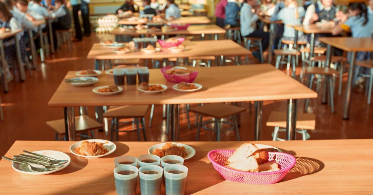 Mense scolastiche, cosa mettere a tavola per far mangiare i bimbi ...