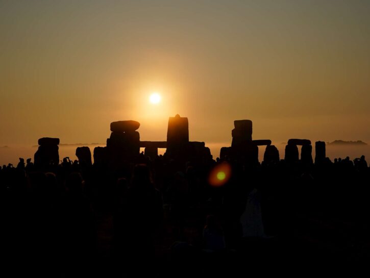 Il solstizio dà il via all'estate col giorno più lungo dell'anno ...
