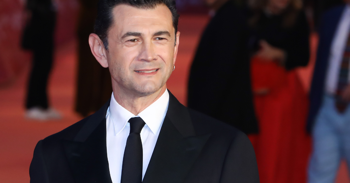 Vinicio Marchioni firma il suo primo romanzo "Tre notti" - Donna Moderna