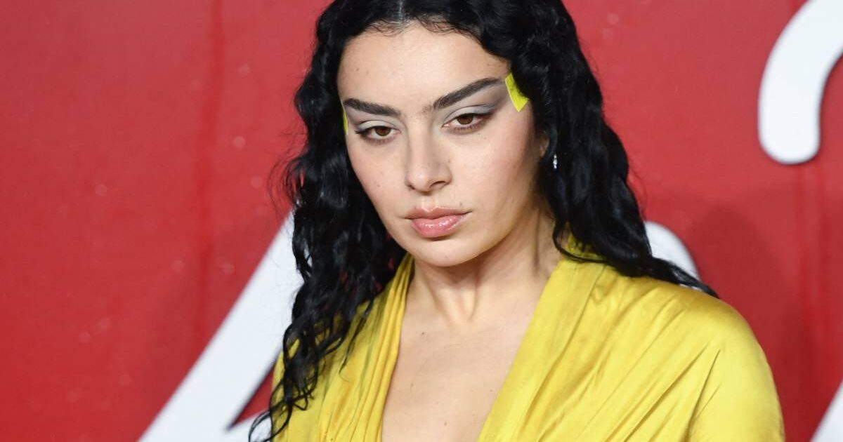 Brat green: il colore delle unghie che sta conquistando il mondo ...