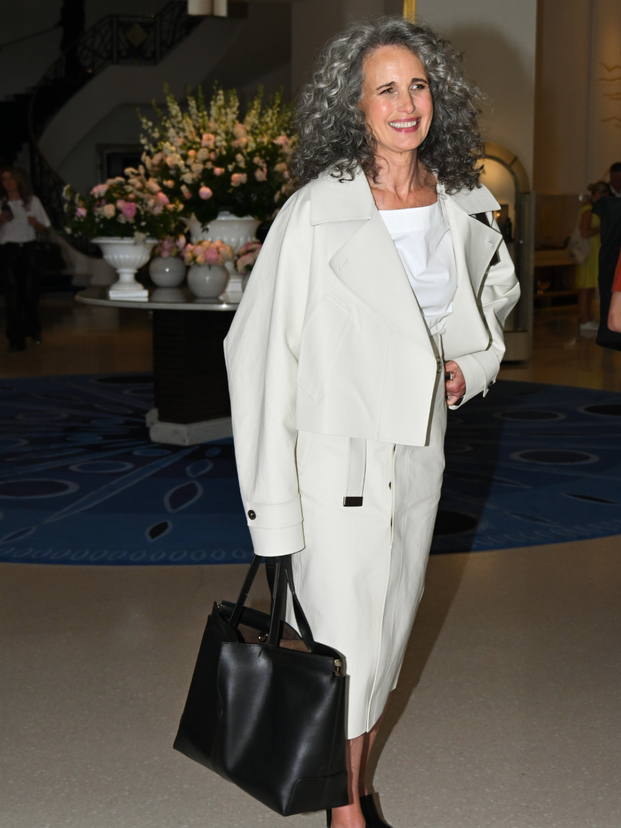 Come tornare ai capelli grigi al naturale dopo anni di colorazioni ...