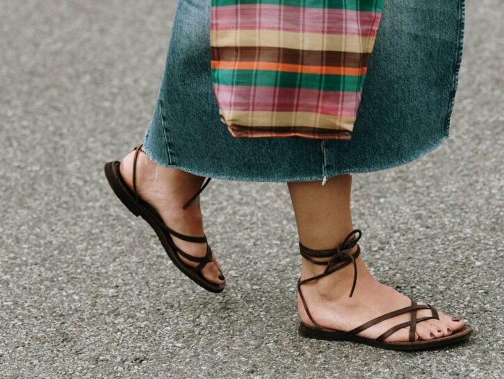 Migliori sandali bassi: moda estate 2025 - Donna Moderna