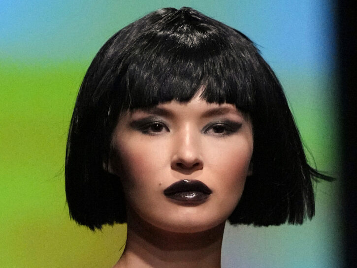 E se l'estate si tingesse di nero? La tendenza è il goth lite - Donna ...