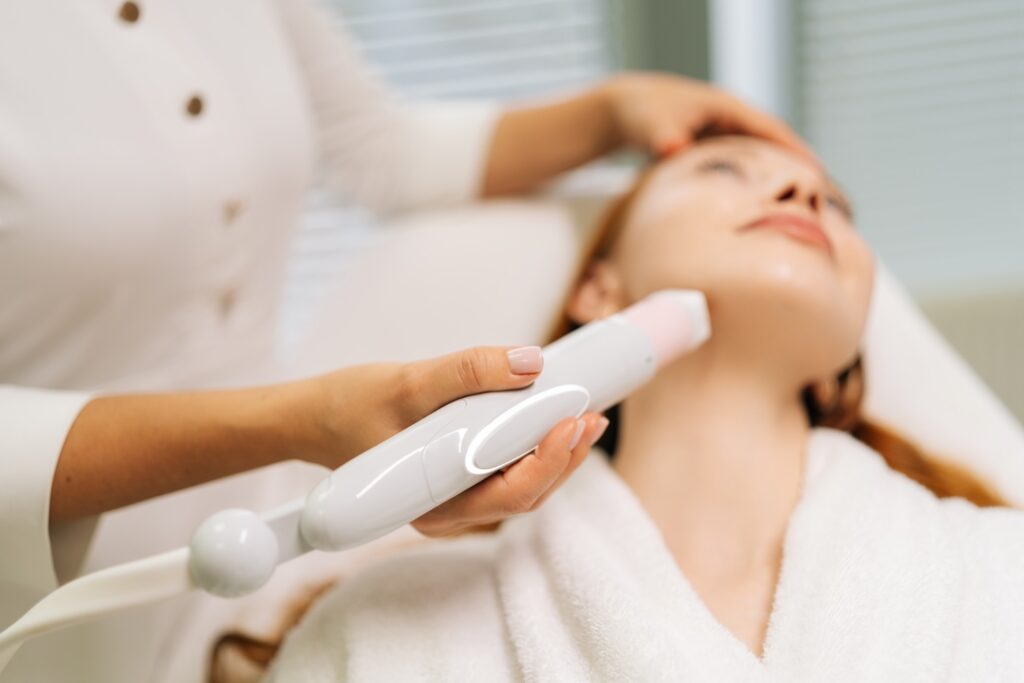 Doppio mento: come eliminarlo senza chirurgia - Donna Moderna