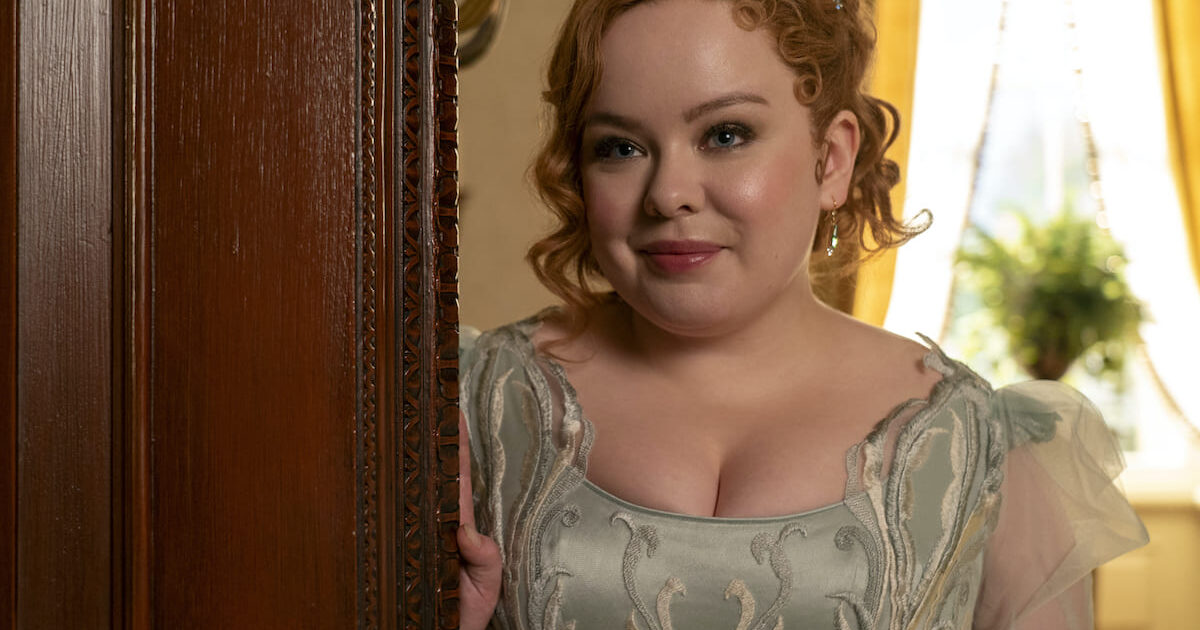 Bridgerton addicted all'ascolto: ecco come portare il corsetto - Donna ...