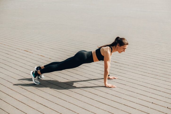 Plank: l’esercizio che trasforma il tuo corpo in pochi minuti al giorno ...