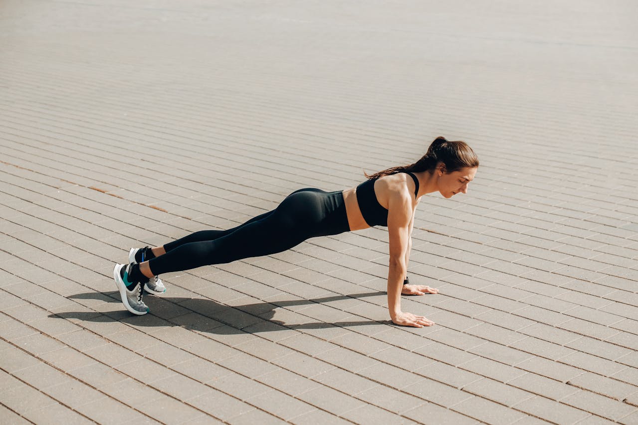Plank: l’esercizio che trasforma il tuo corpo in pochi minuti al giorno ...