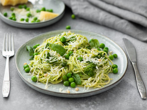 Linguine con piselli, pomodorini e tonno - Donna Moderna