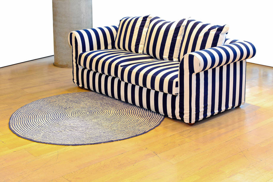 Come pulire divani e poltrone - Donna Moderna