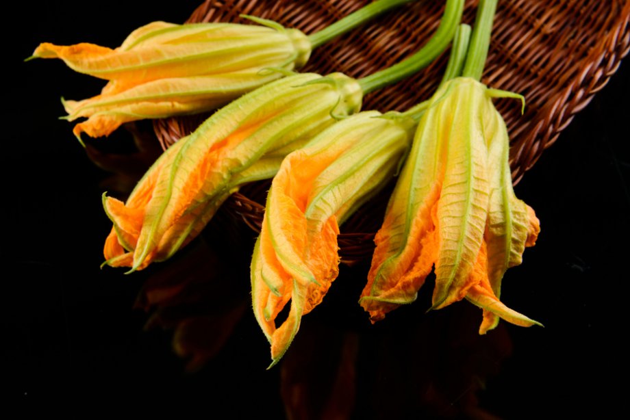Fiori di zucca | Ricette | Come cucinare i fiori di zucca - Donna Moderna