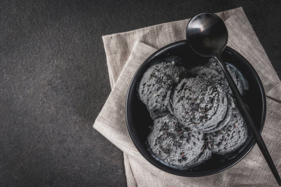 Gelato nero | Black ice cream | Di cosa è fatto | Ricetta | Dove ...