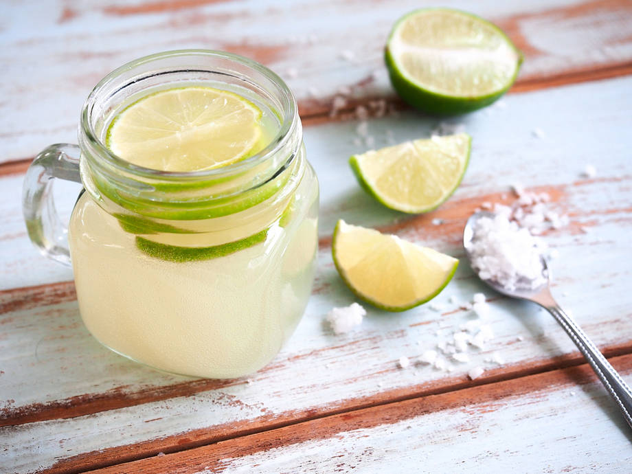 Limonata fatta in casa: ricetta classica e varianti - Donna Moderna