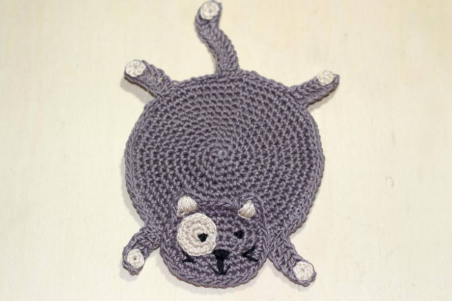 Sottotazza all'uncinetto a forma di gatto - Donna Moderna