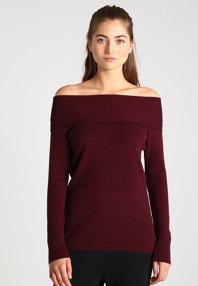 Come abbinare il rosso bordeaux | Idee look | FOTO - Donna Moderna