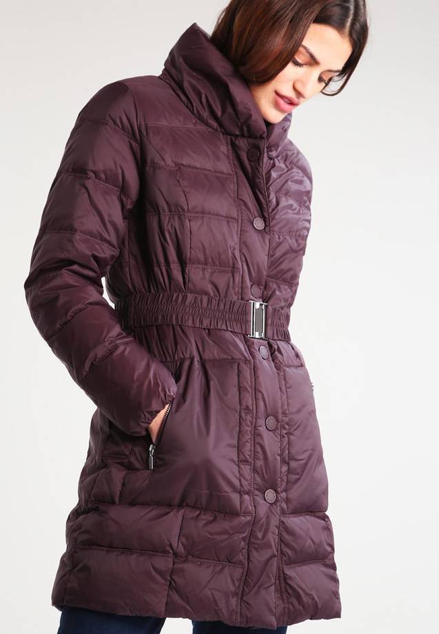 Come abbinare il rosso bordeaux | Idee look | FOTO - Donna Moderna