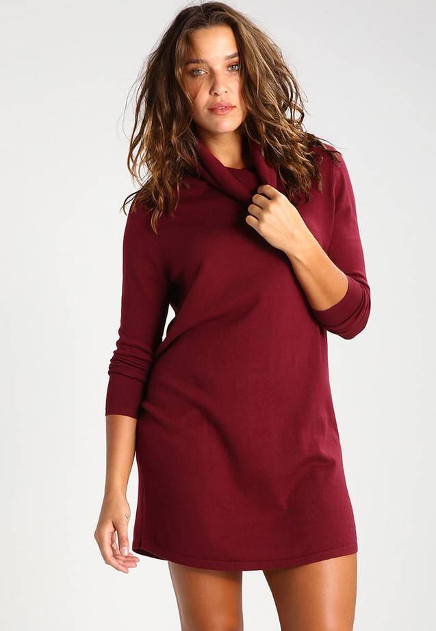 Come abbinare il rosso bordeaux | Idee look | FOTO - Donna Moderna